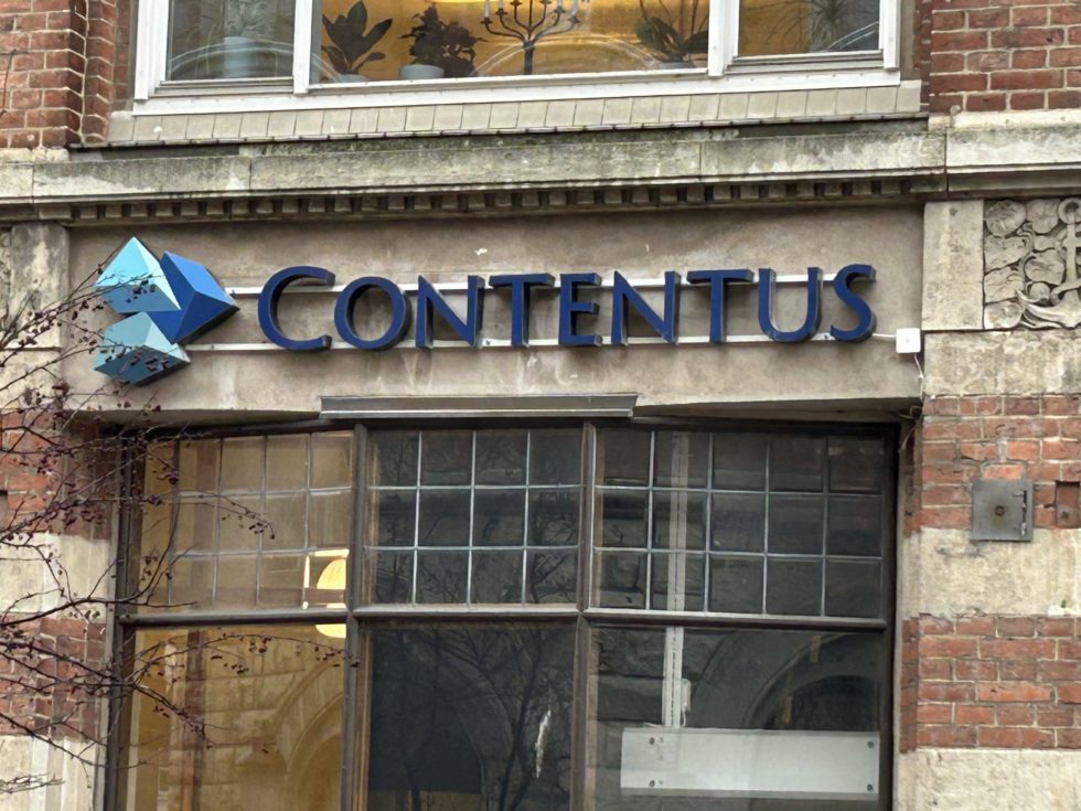 Contentus har ny skylt utanför huvudkontoret i Ystad | CONTENTUS
